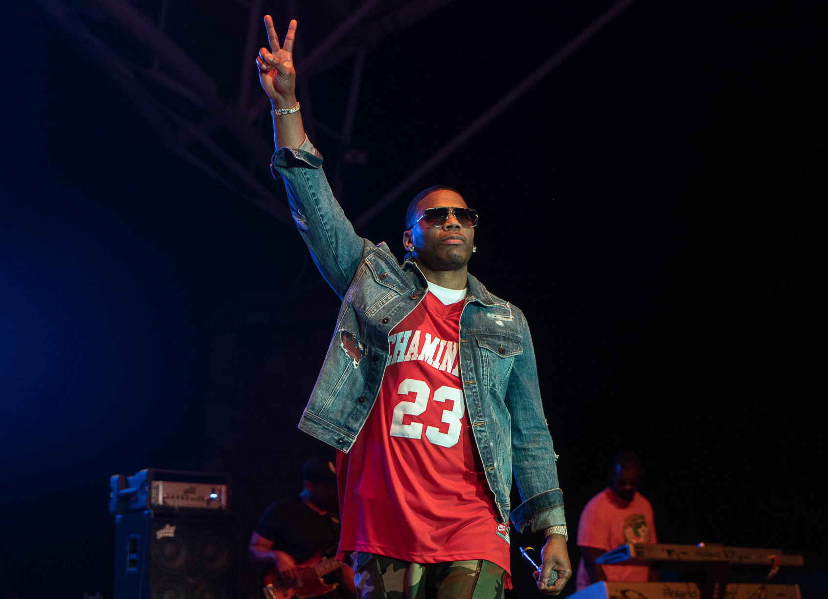Across the bridge with Nelly: STL rap star draws record crowd to Alton ...