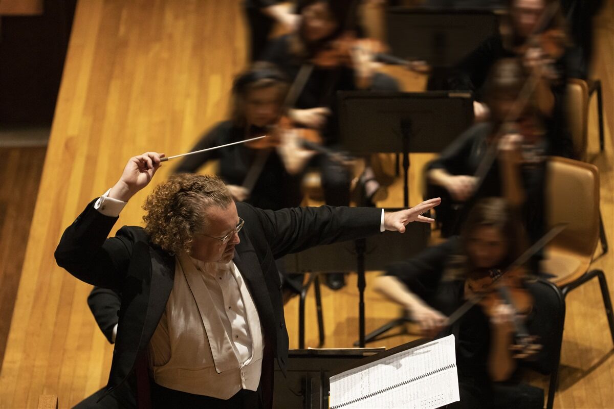 SLSO starts quiet then closes as dance orchestra at the end of time ...